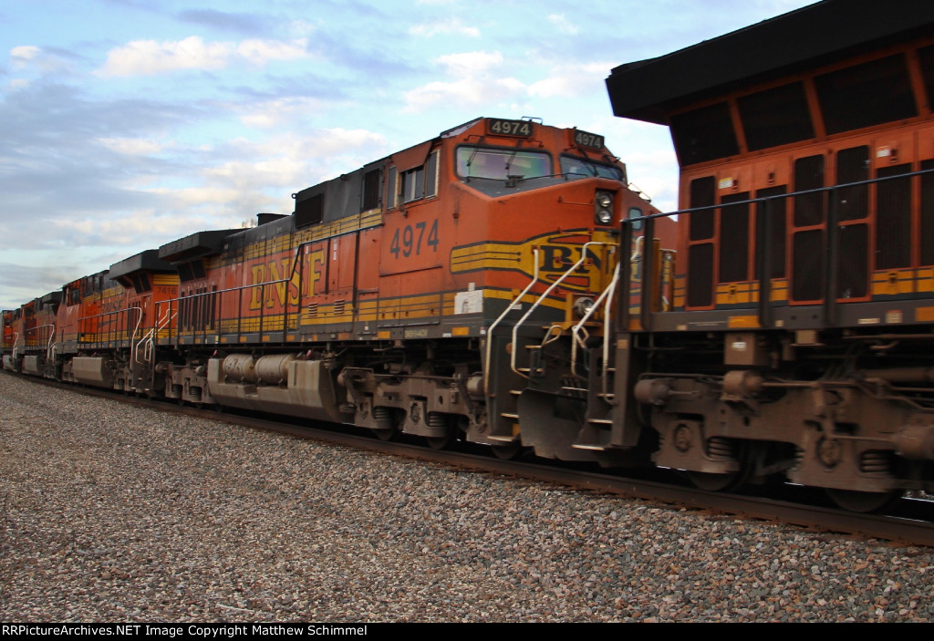BNSF 4974